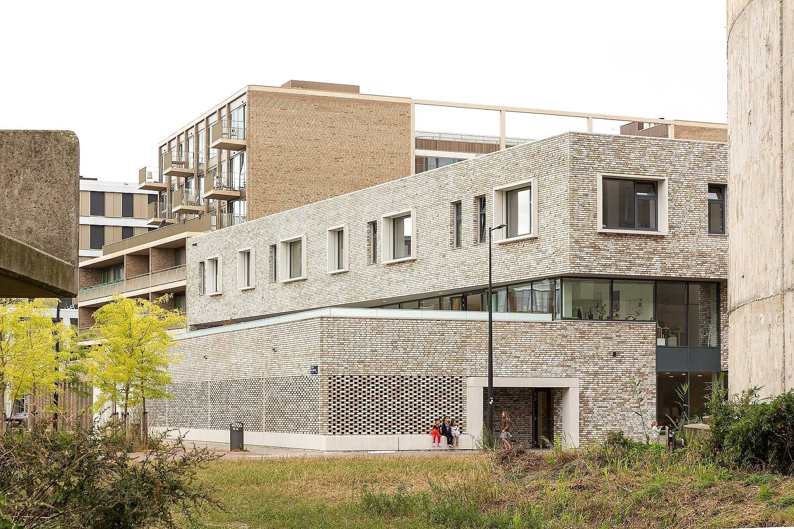 Hand-formed brick by Engels Baksteen